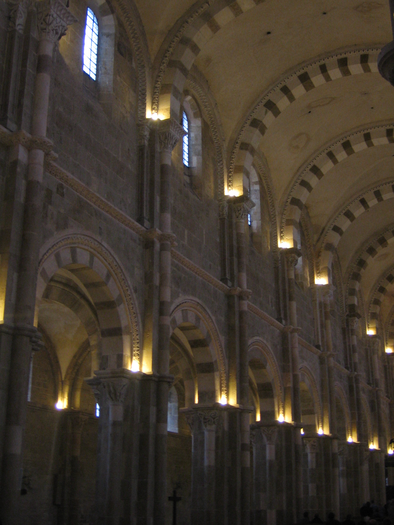 Romanesque vaulting at Vezelay | Pics4Learning