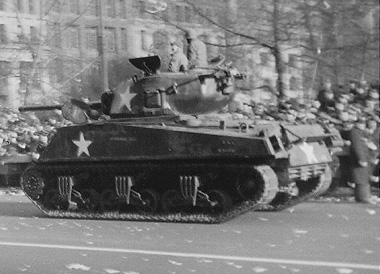 Sherman Tank in parade | Pics4Learning