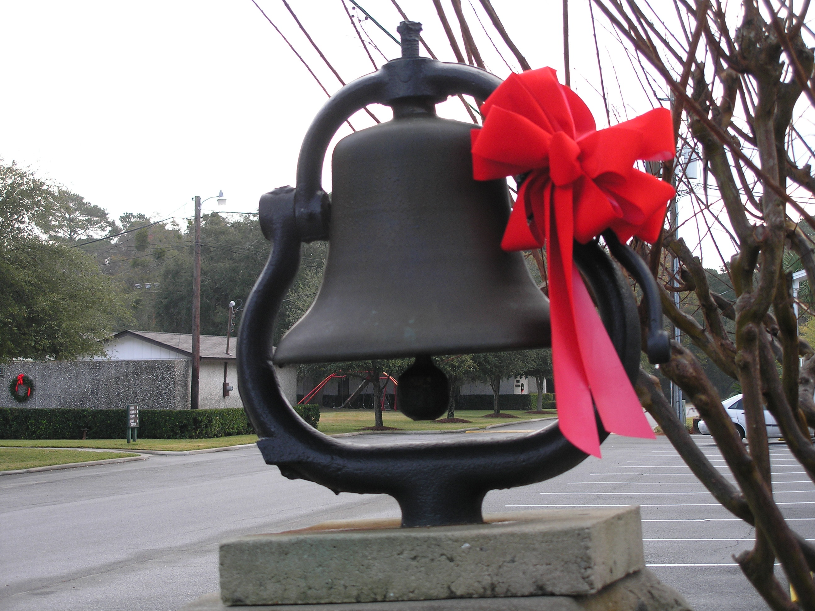 bell with bow | Pics4Learning