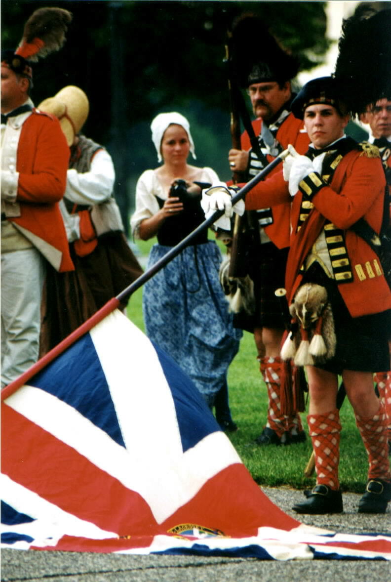 42nd Highland Revolutionary War Flag Salute | Pics4Learning