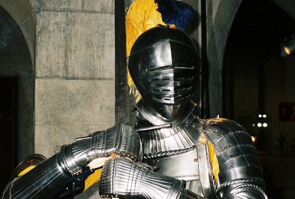 Medieval European armor in the collection of Higgins Armory Museum in ...