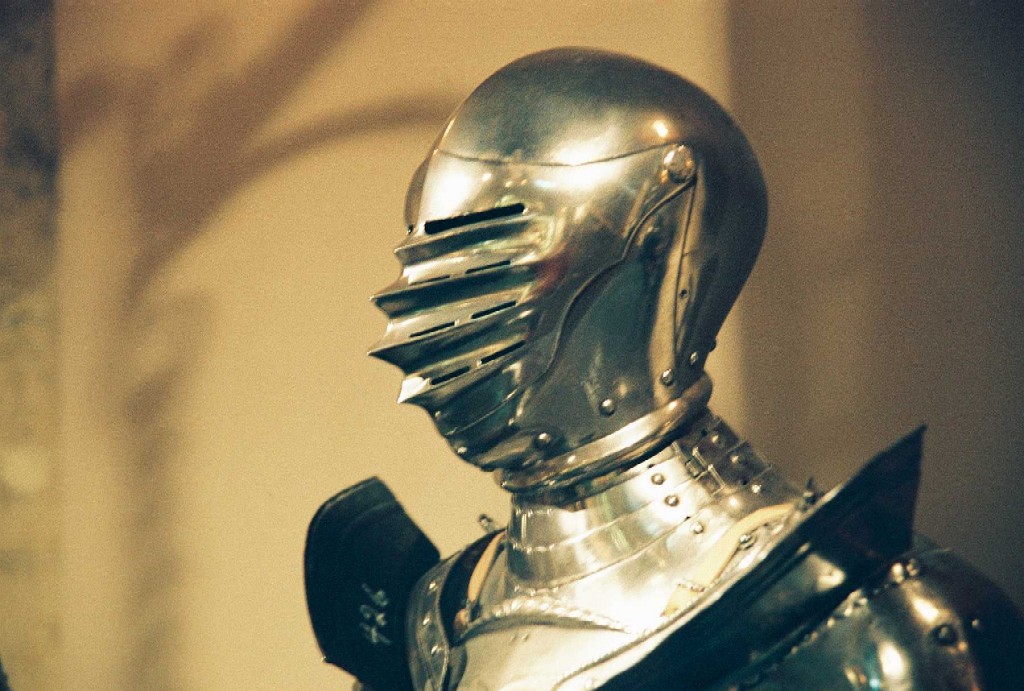 Medieval European armor in the collection of Higgins Armory Museum in ...