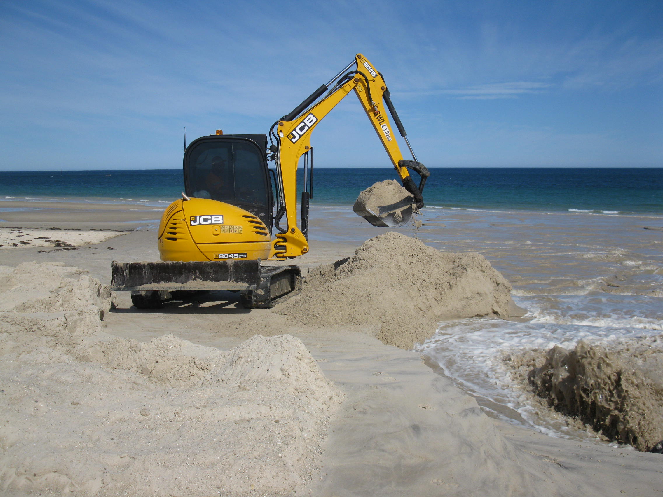 Pumping sand in Adelaide for Living Beaches Strategy | Pics4Learning