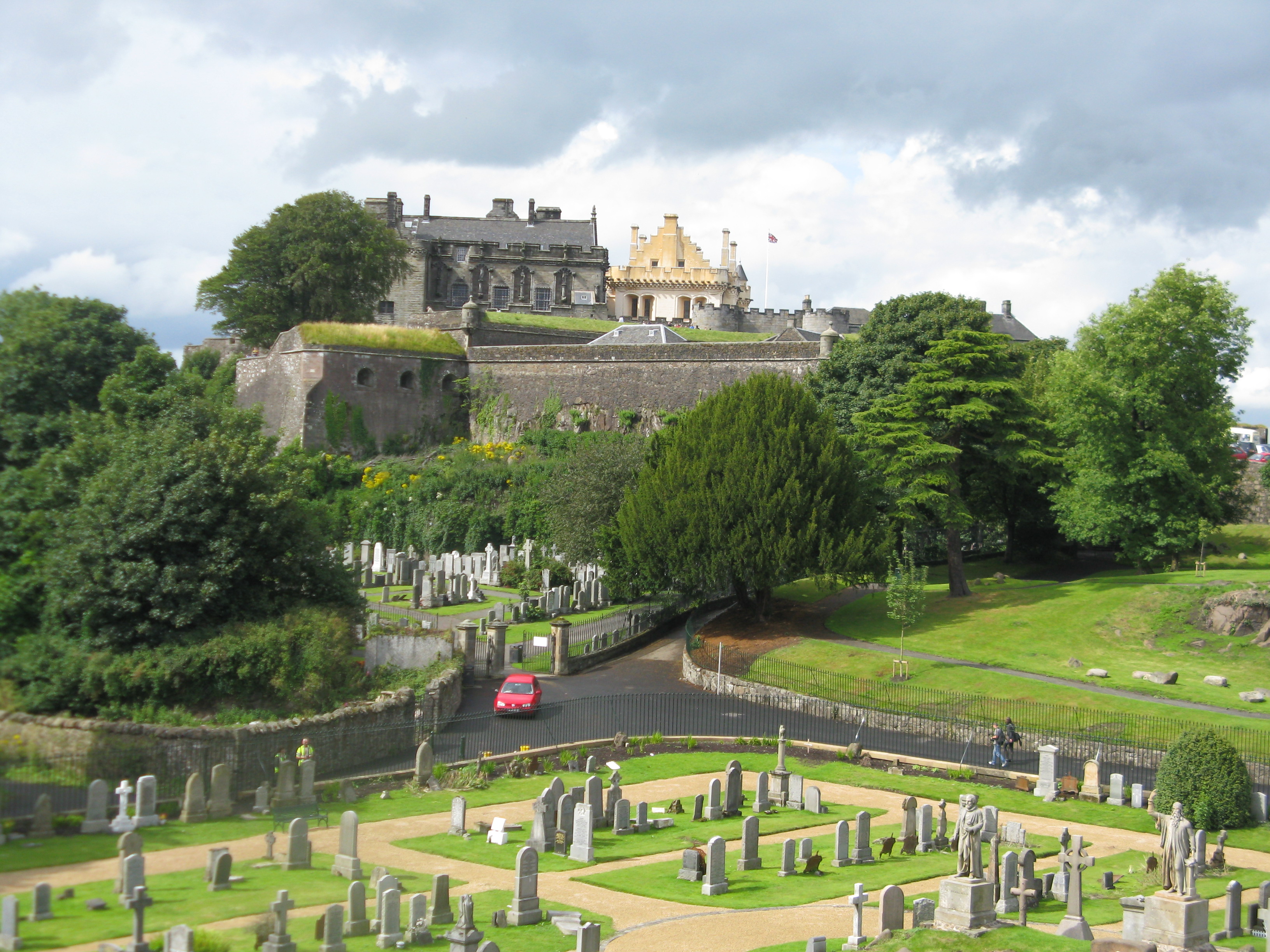 A view of Stirling Castle from the cemetary | Pics4Learning