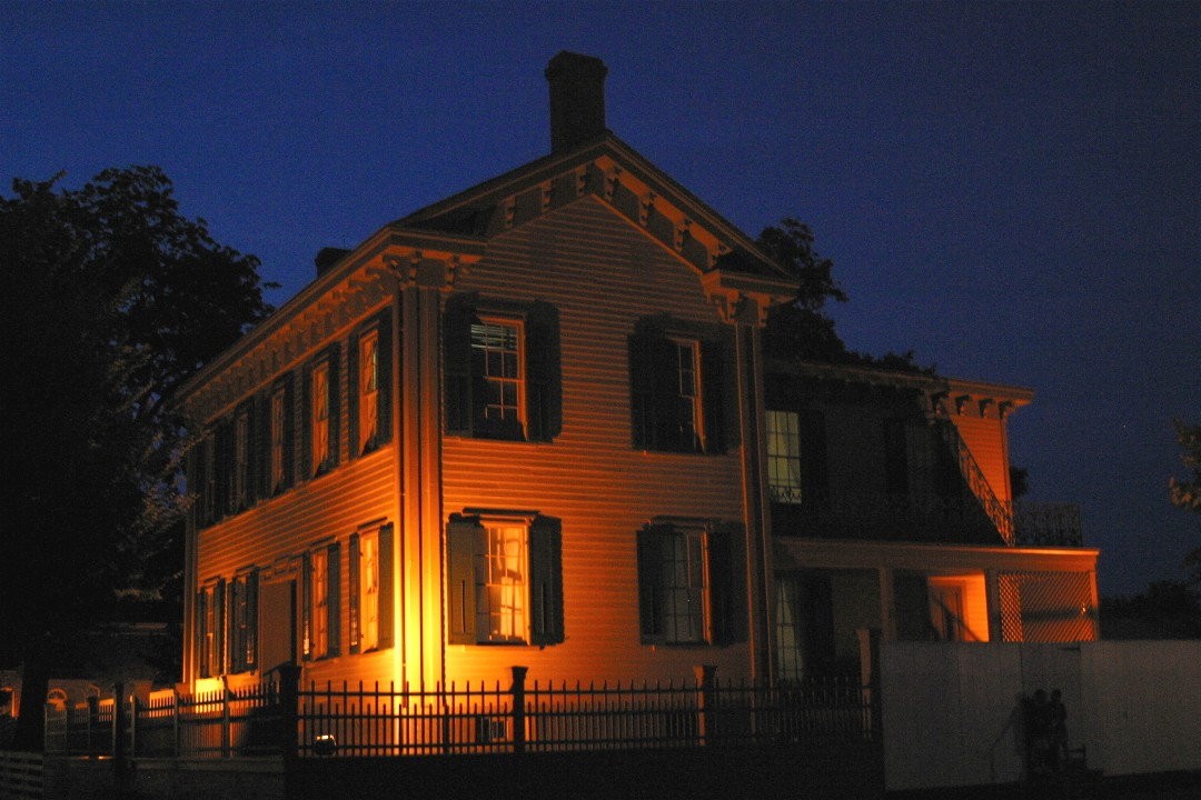 Lincoln Home in Springfield, Illinois at Night | Pics4Learning