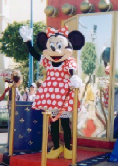Minnie on Parade | Pics4Learning