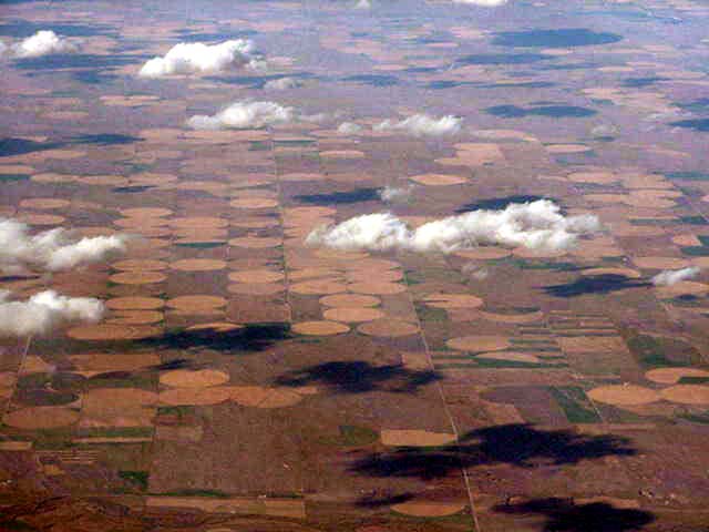 circular irrigation patterns in fields | Pics4Learning