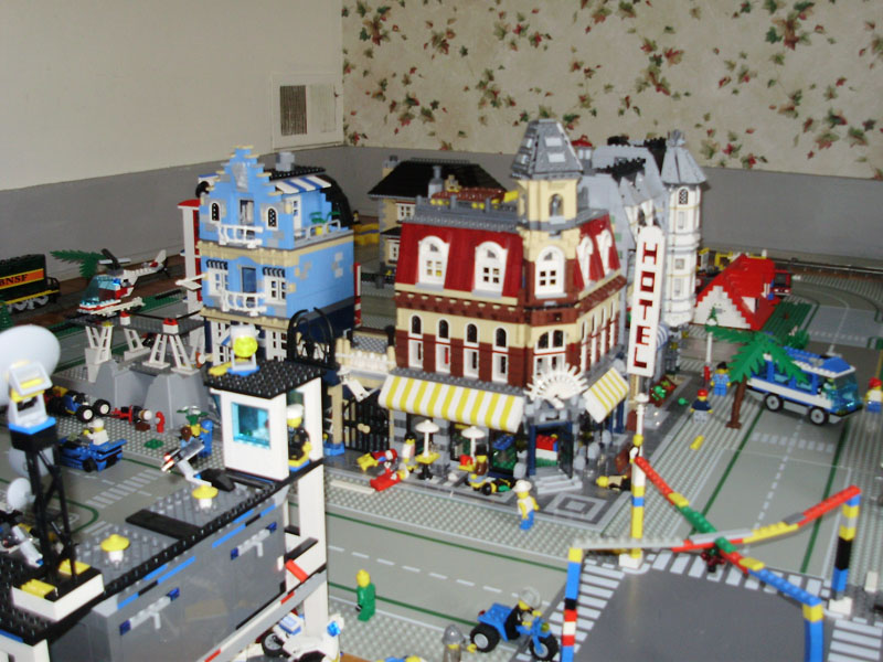 a lego town | Pics4Learning