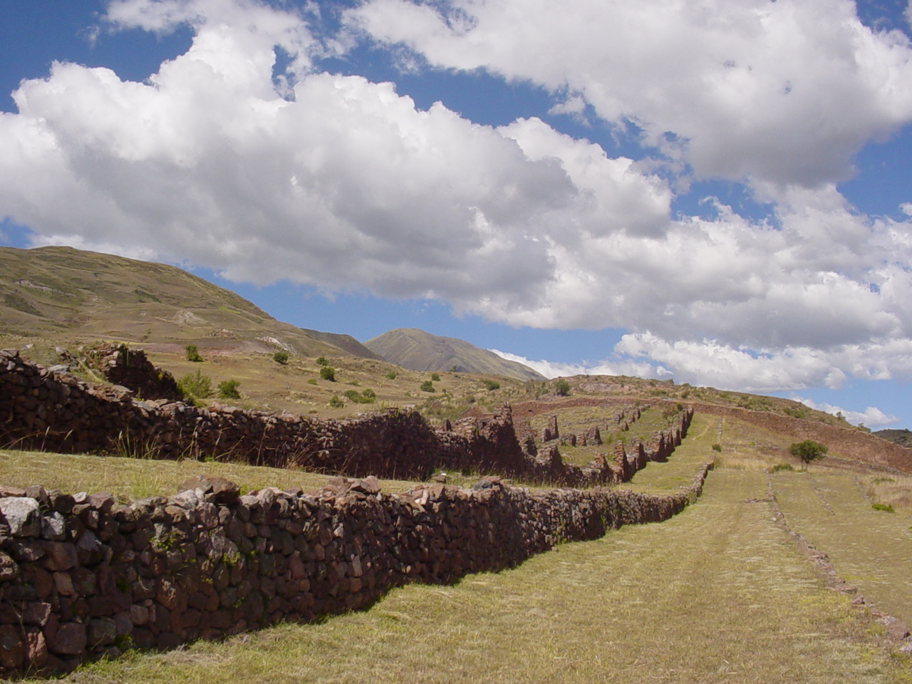 View of Piquillacta - pre-inca Waro culture 600-1000AD | Pics4Learning