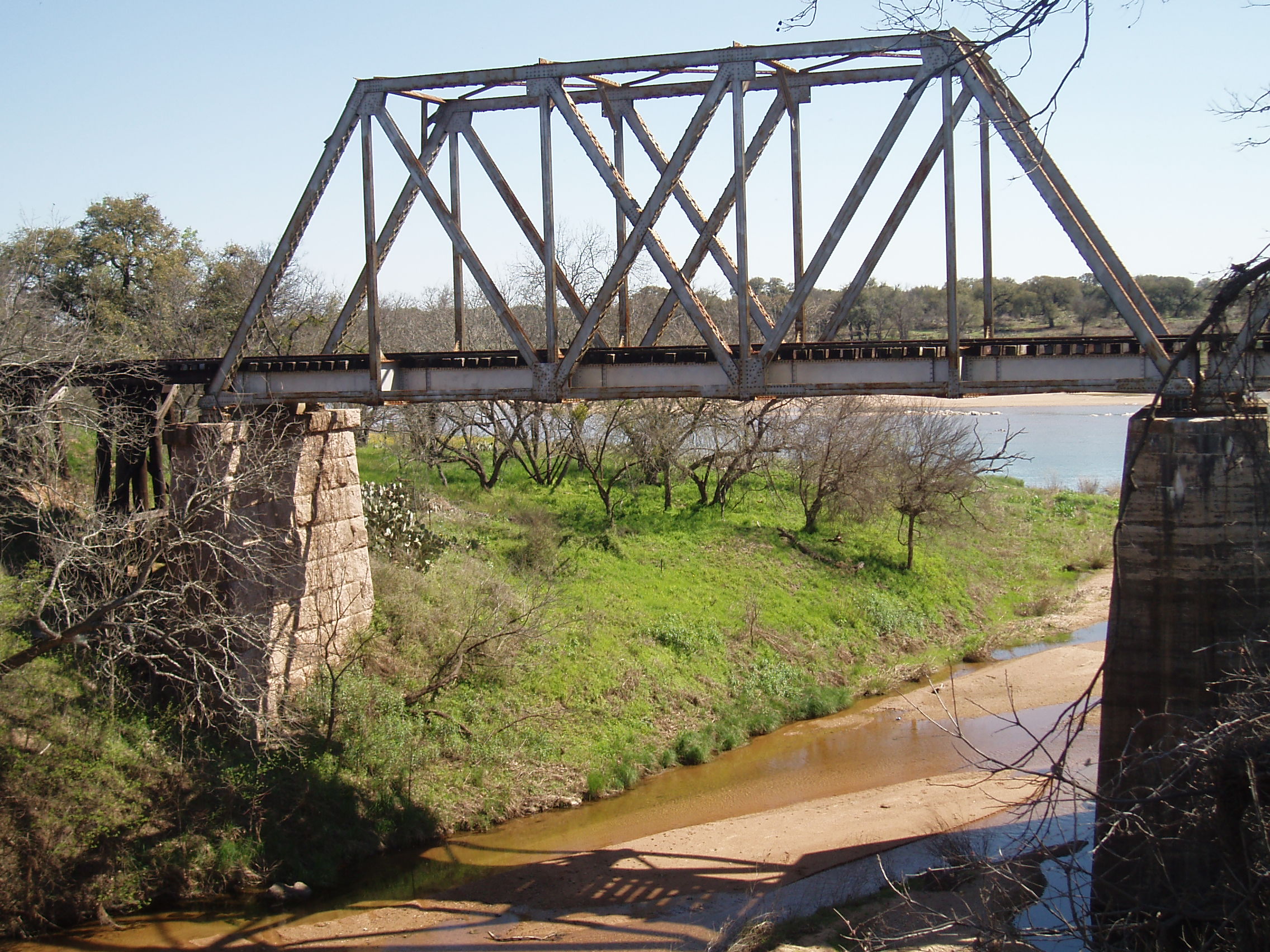 Railroad bridge across the Little Llano River | Pics4Learning