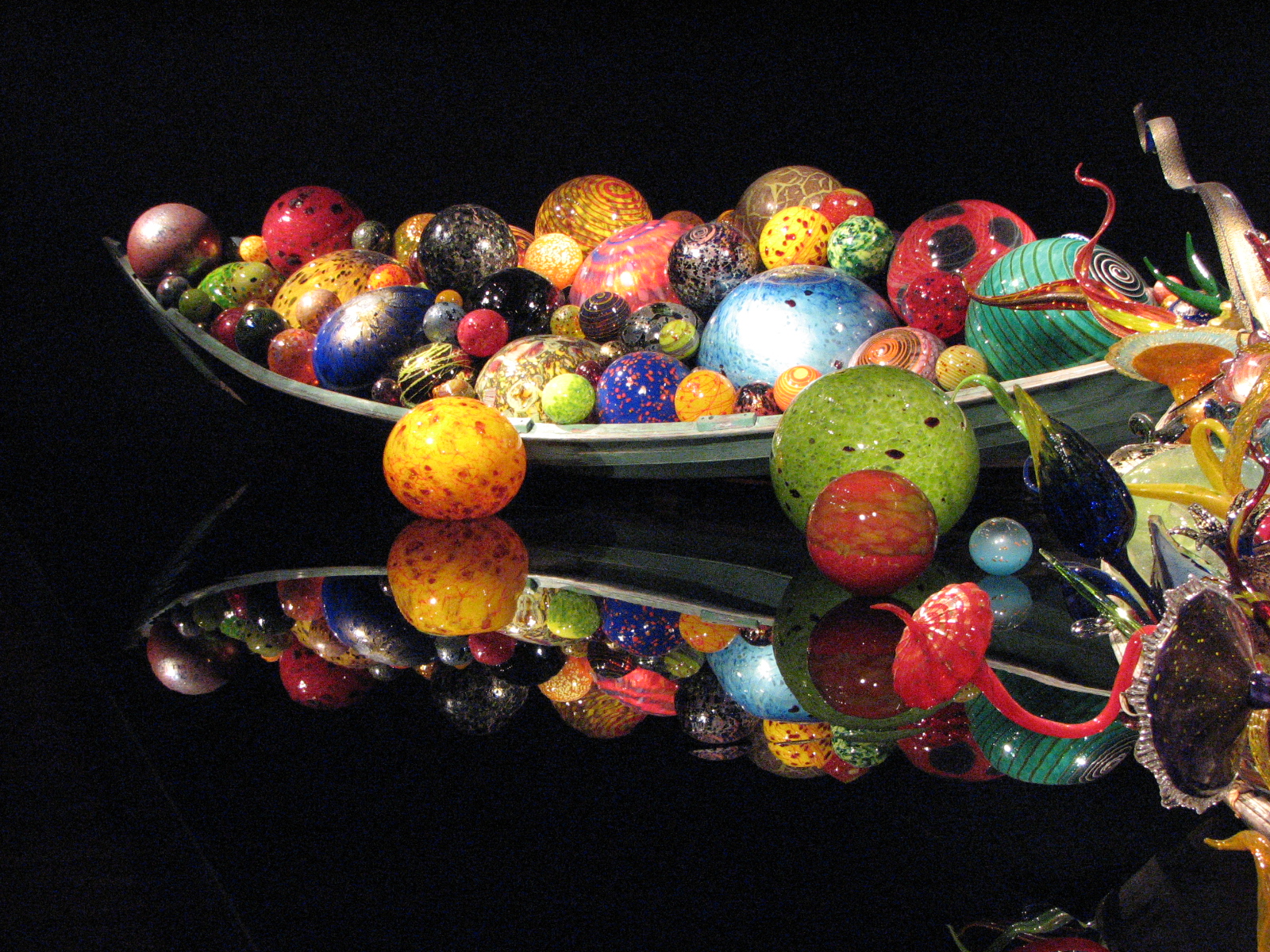 Dale Chihuly Glass Display | Pics4Learning