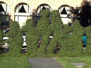 Topiary fence in Sacramento CA | Pics4Learning