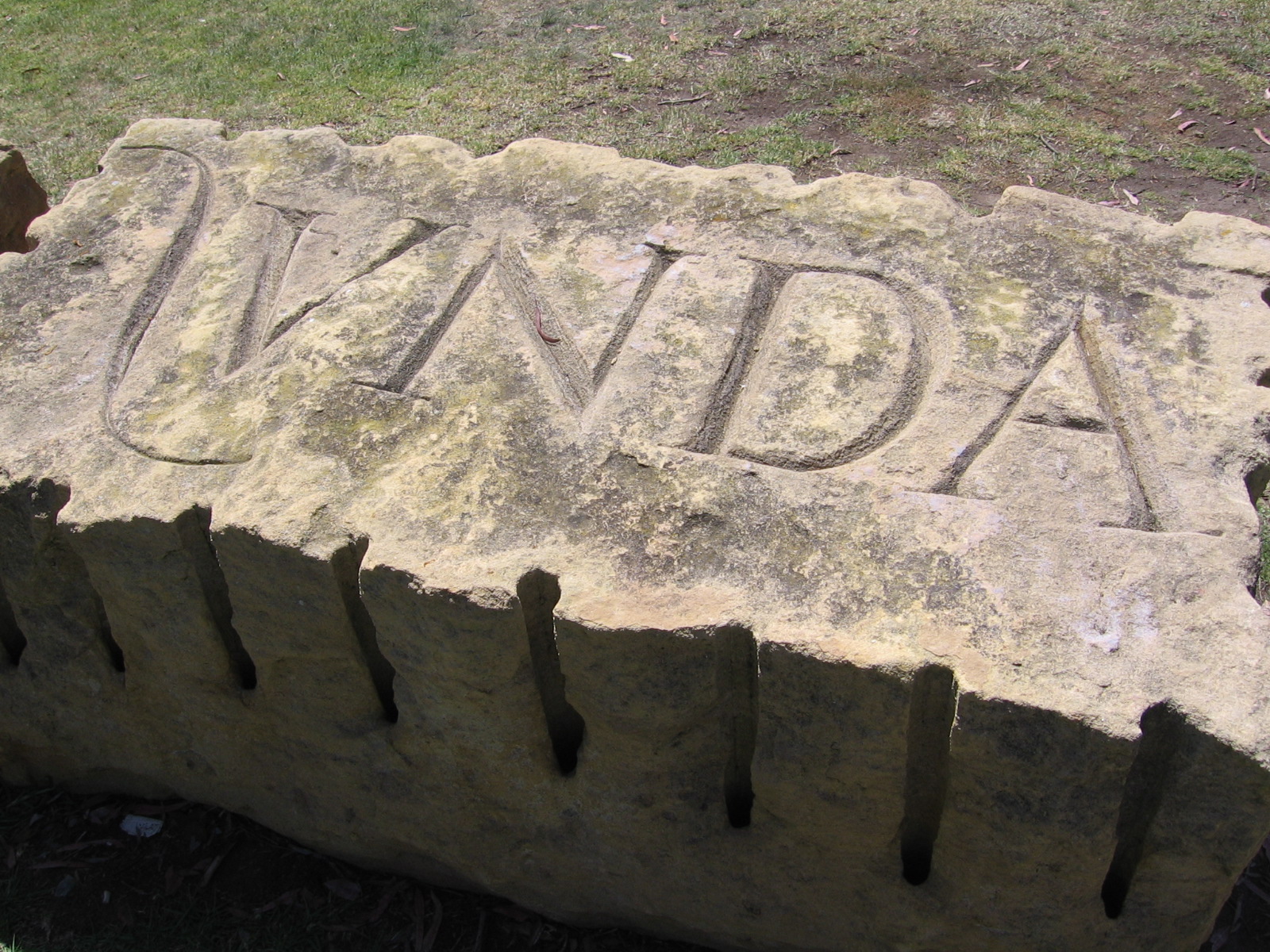 Stuart Collection - UNDA - Ian Hamilton Findlay - 1987 | Pics4Learning