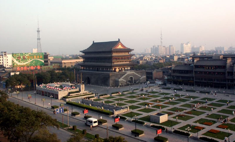 Town Square in Xian with the Drum Tower in the corner | Pics4Learning